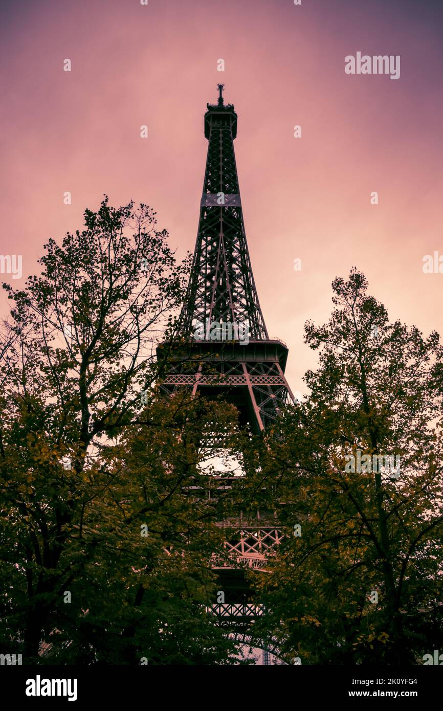Eiffel tower golden hour hi-res stock photography and images - Alamy