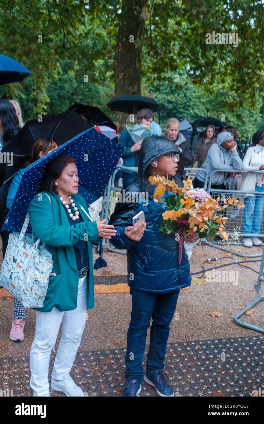 As the Queen's body is being returned back to Buckingham Palace for the ...