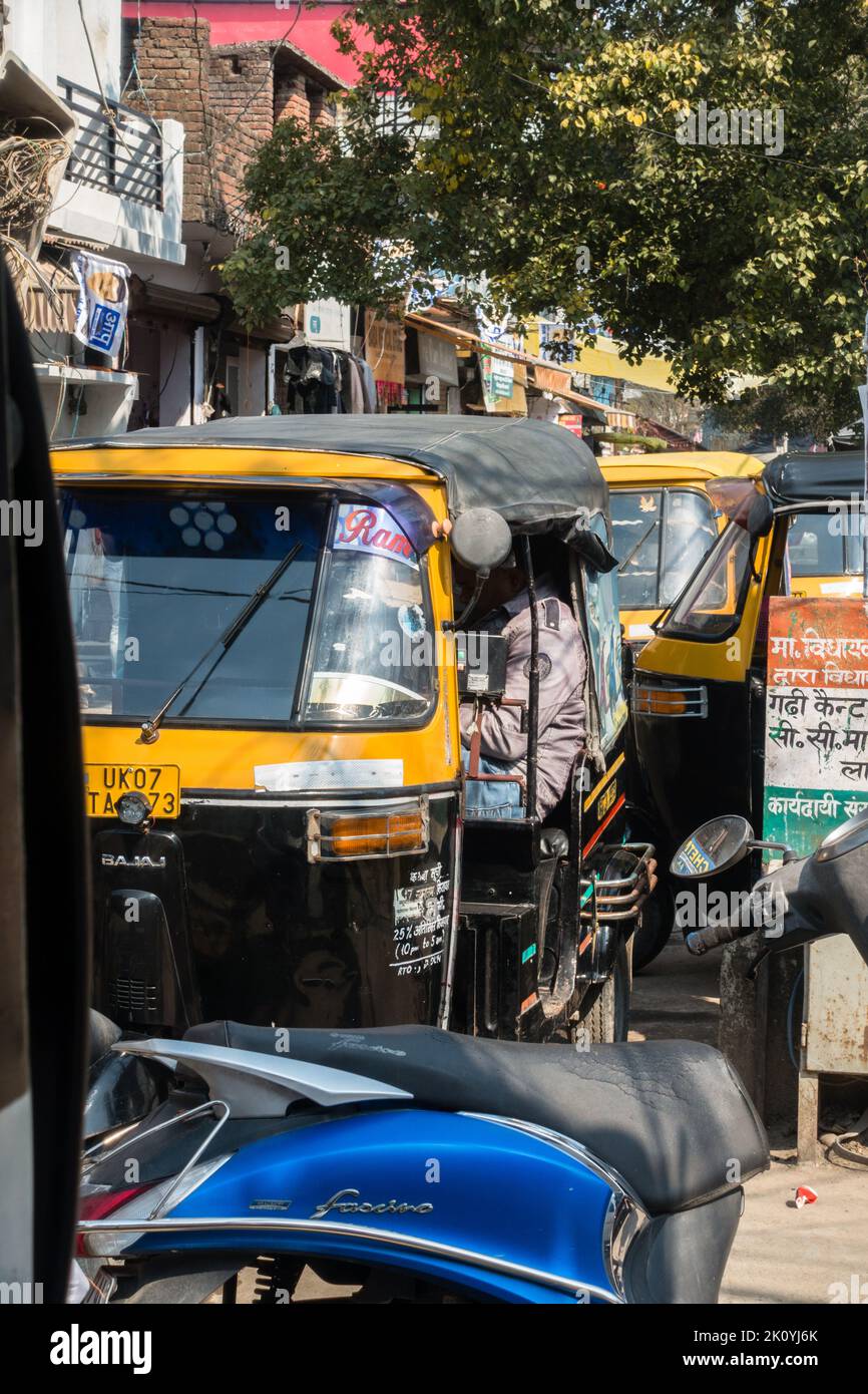 Auto rickshaw stand india hi-res stock photography and images - Alamy