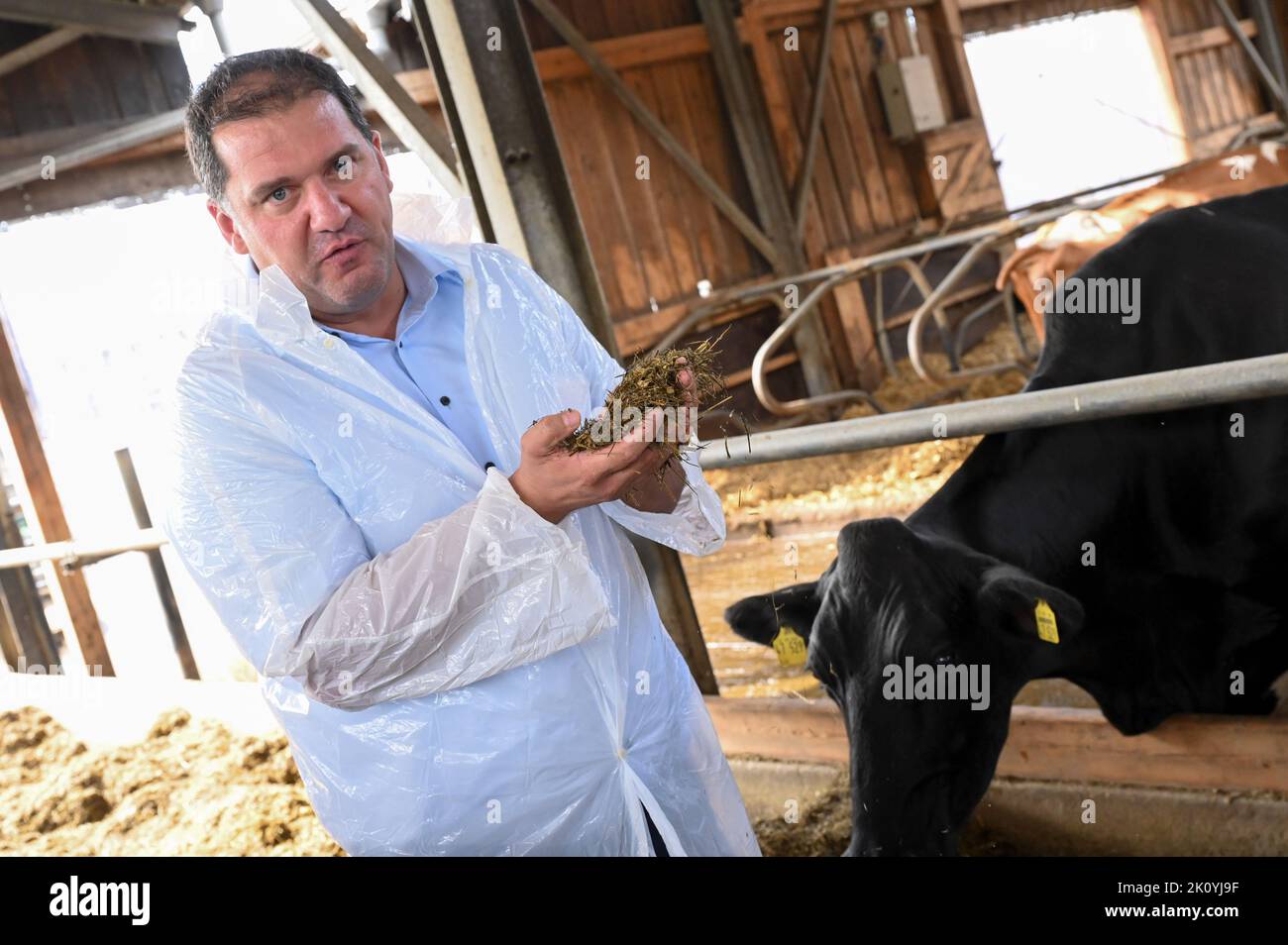 PRODUCTION - 12 September 2022, Hessen, Homberg (Efze): Stephan ...
