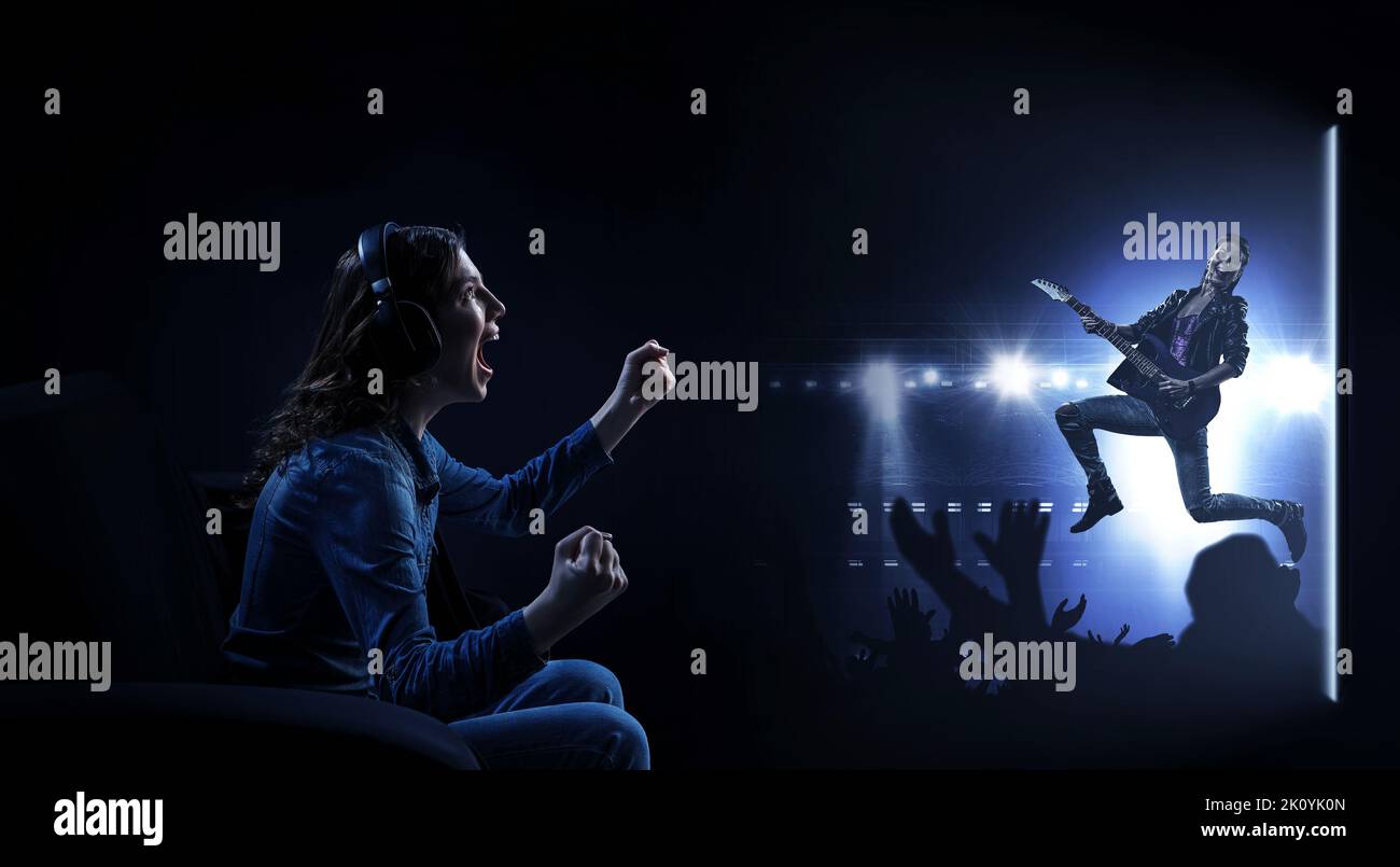 Event crowd live streaming hi-res stock photography and images - Alamy