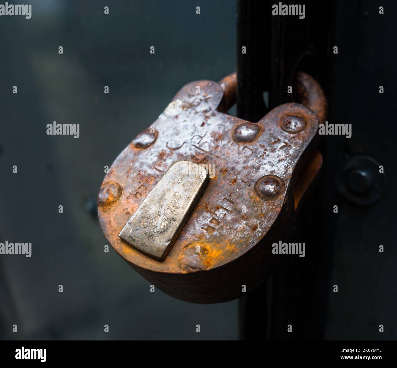 India locked cage hi-res stock photography and images - Alamy