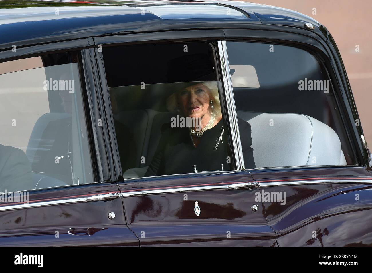 Her majesty queens funeral procession hi-res stock photography and ...