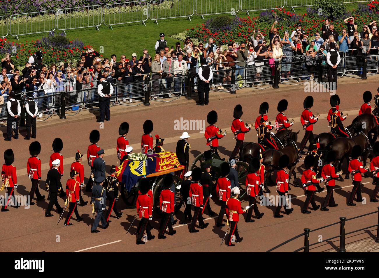 Victoria line london queen elizabeth hi-res stock photography and ...