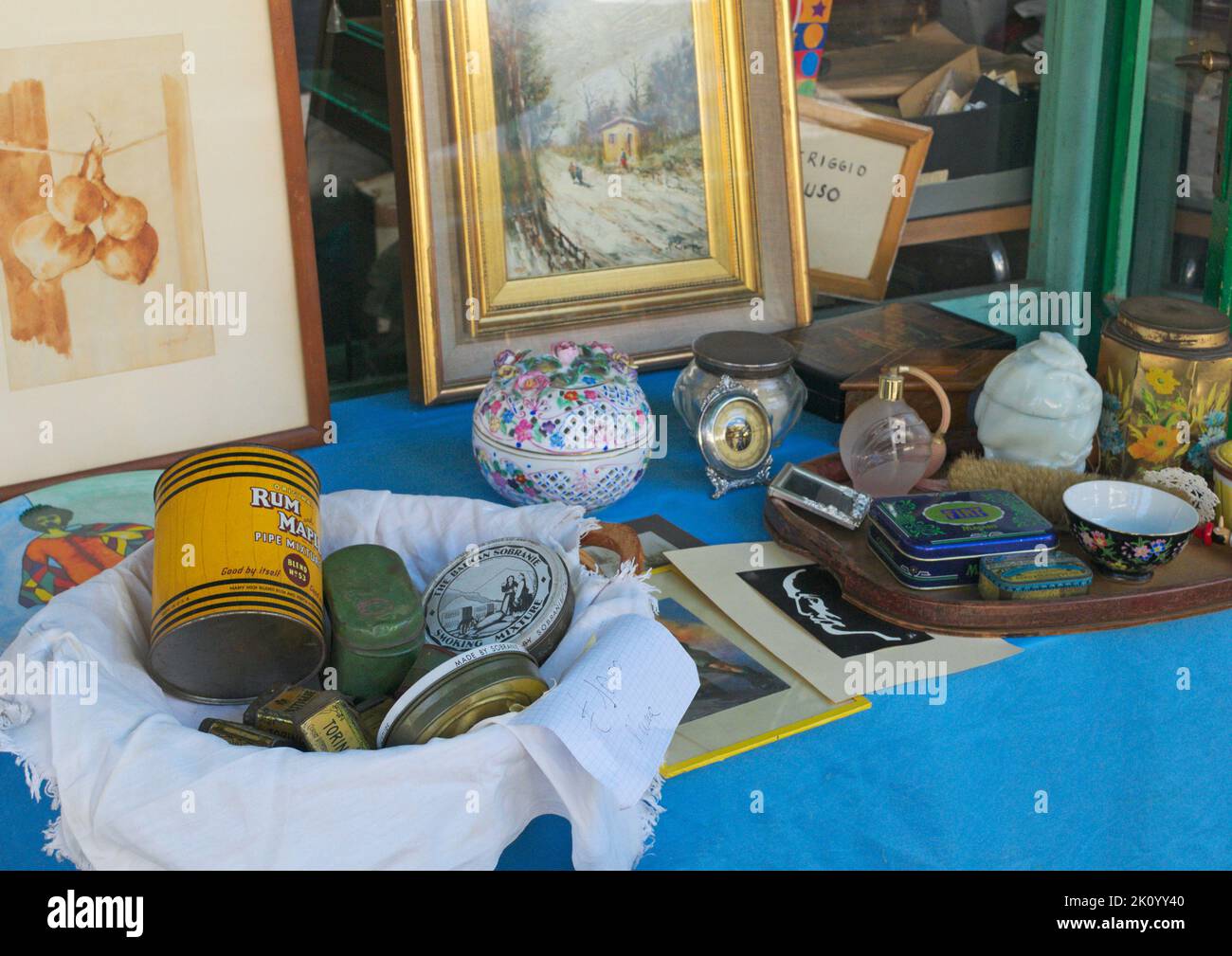 Bric brac market hi-res stock photography and images - Alamy