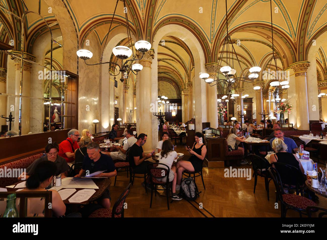 Kaffee, Cafe Central, Wien, im historischen Ambiente eines Wiener ...