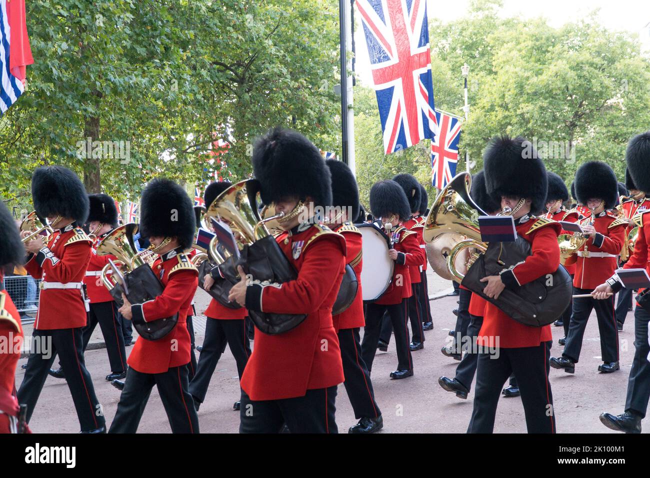 London, UK, 14 Sept 2022: The Queen's coffin is taken from Buckingham ...