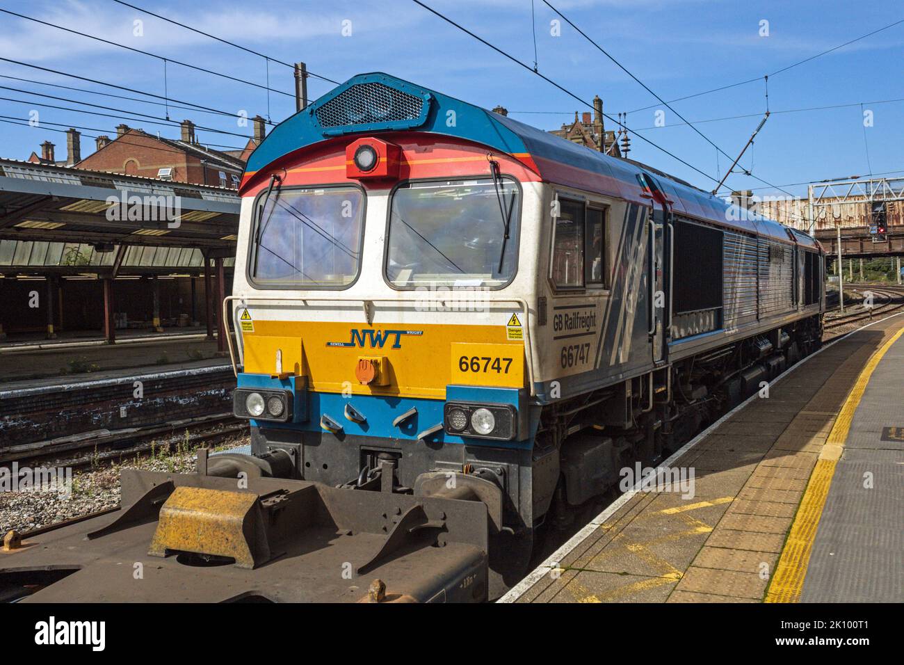 66747 'Made In Sheffield' at platform 1 at Preston railway station ...