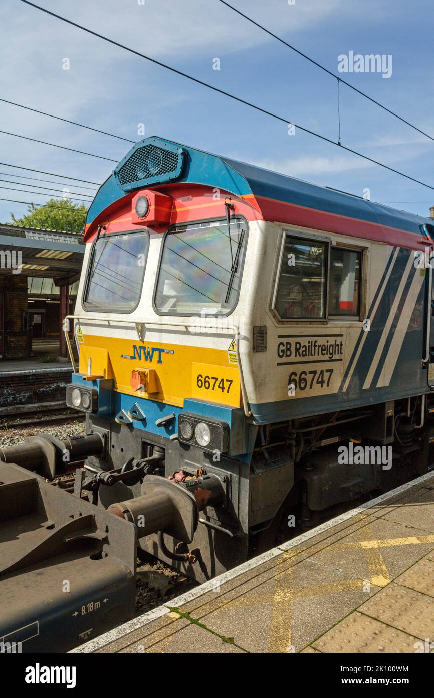 66747 'Made In Sheffield' at platform 1 at Preston railway station ...