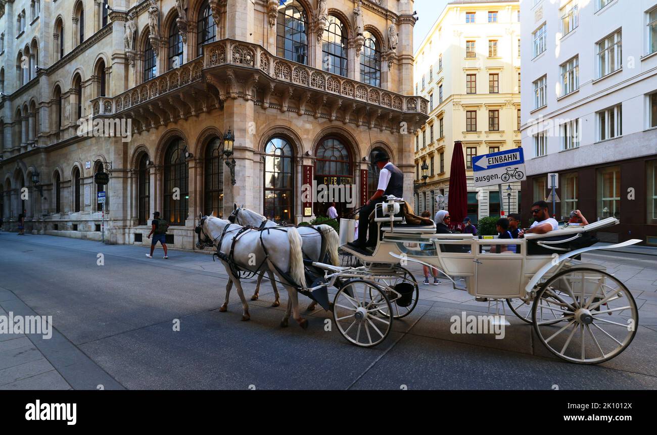 Kutsche, Fiaker, Wien, Pferdekutsche oder Fiaker bei romantischer Fahrt ...