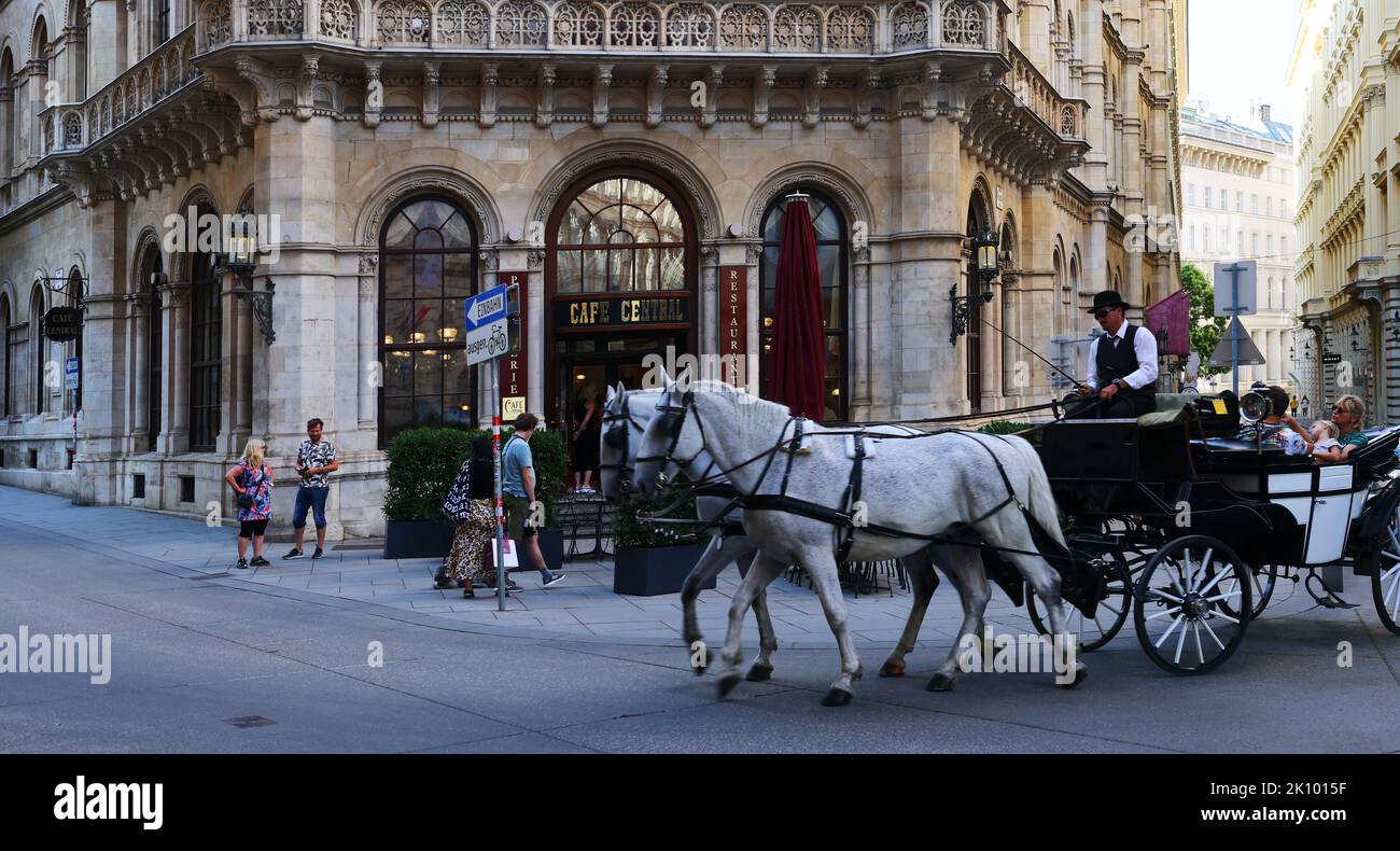 Wien Fiaker, Cafe Central, Kutsche, Fiaker, Wien, Pferdekutsche oder ...