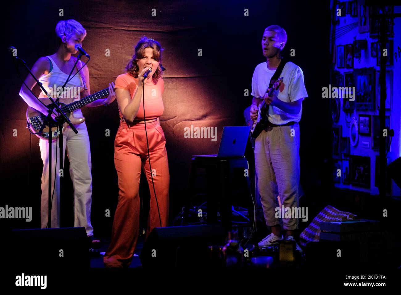 Ay wing singer hi-res stock photography and images - Alamy