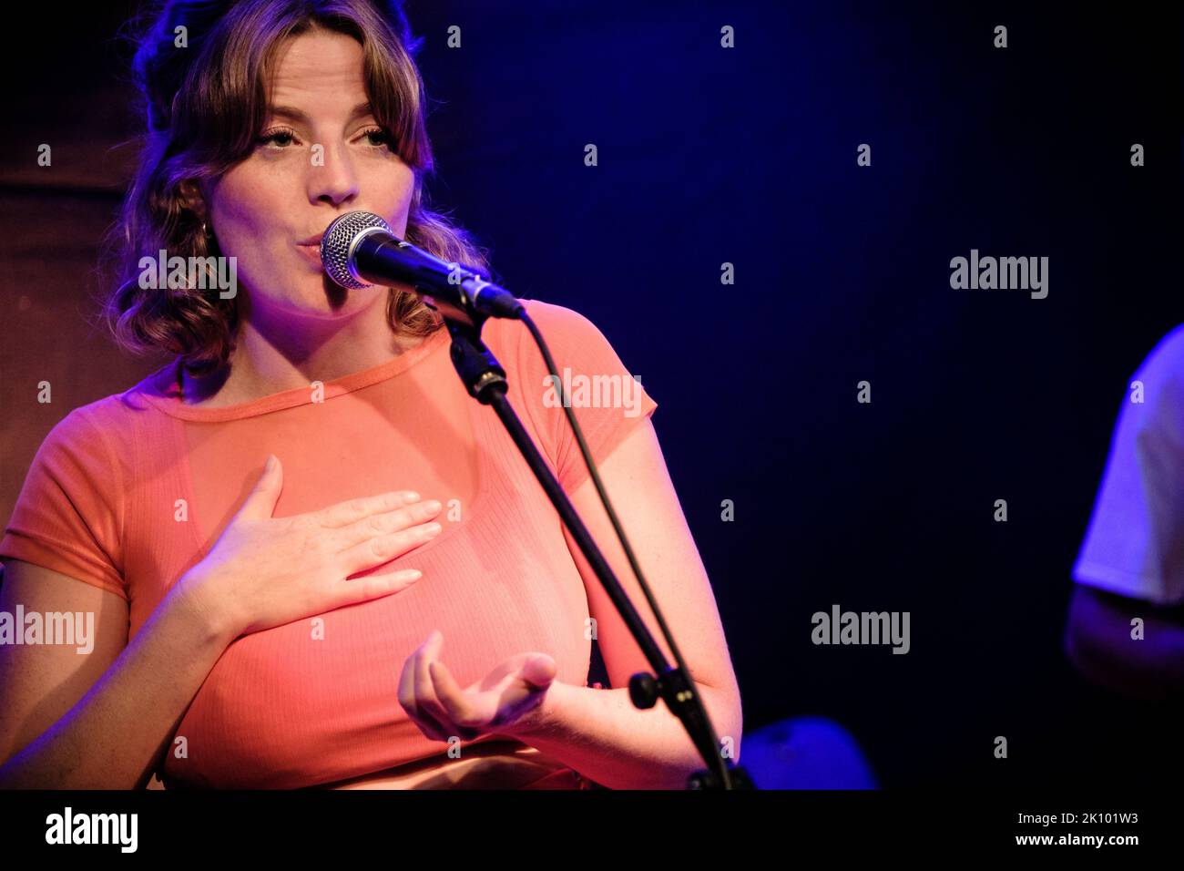 Ay wing singer hi-res stock photography and images - Alamy