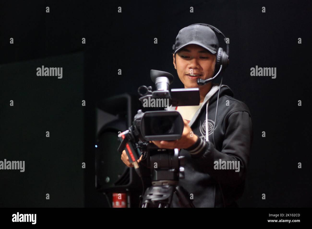 Event stage with tripod hi-res stock photography and images - Alamy