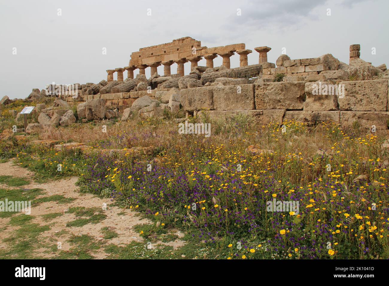 ruined roman temple in selinunte in sicily (italy Stock Photo - Alamy