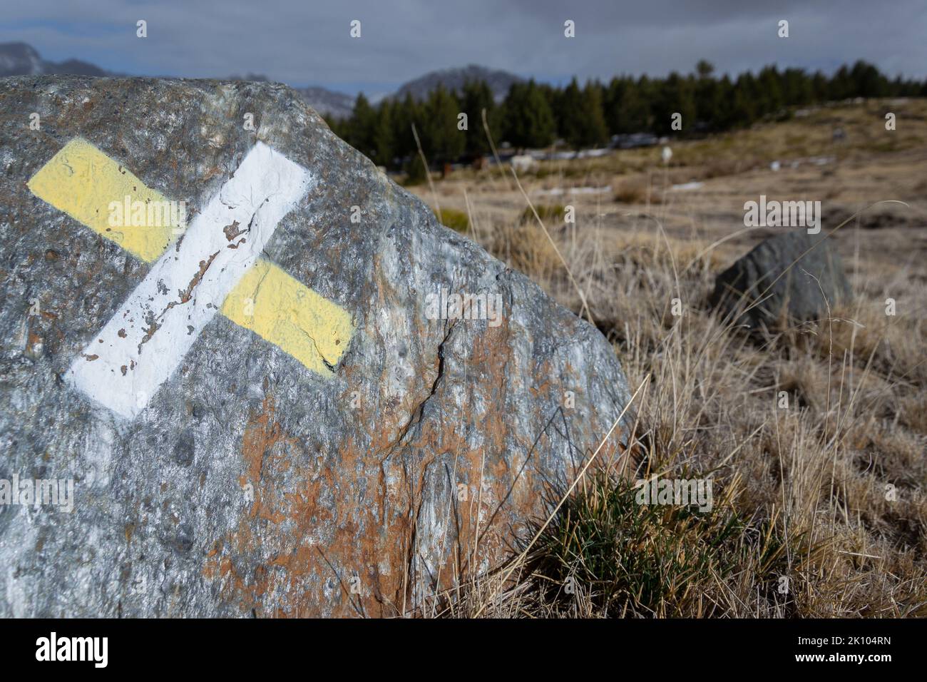 wrong direction short trail sign painted on a rock Stock Photo - Alamy
