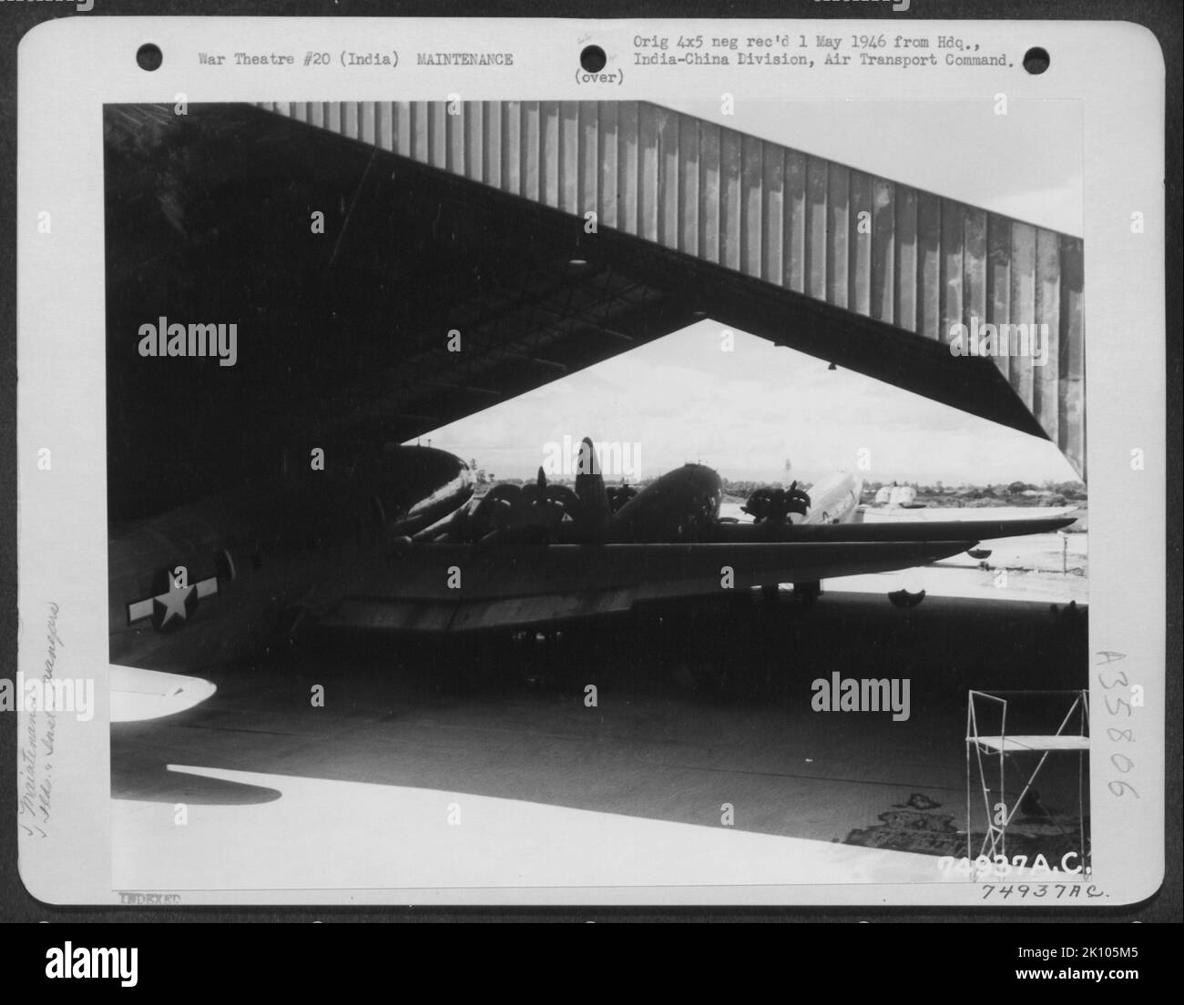 Air force maintenance crews Black and White Stock Photos & Images - Alamy