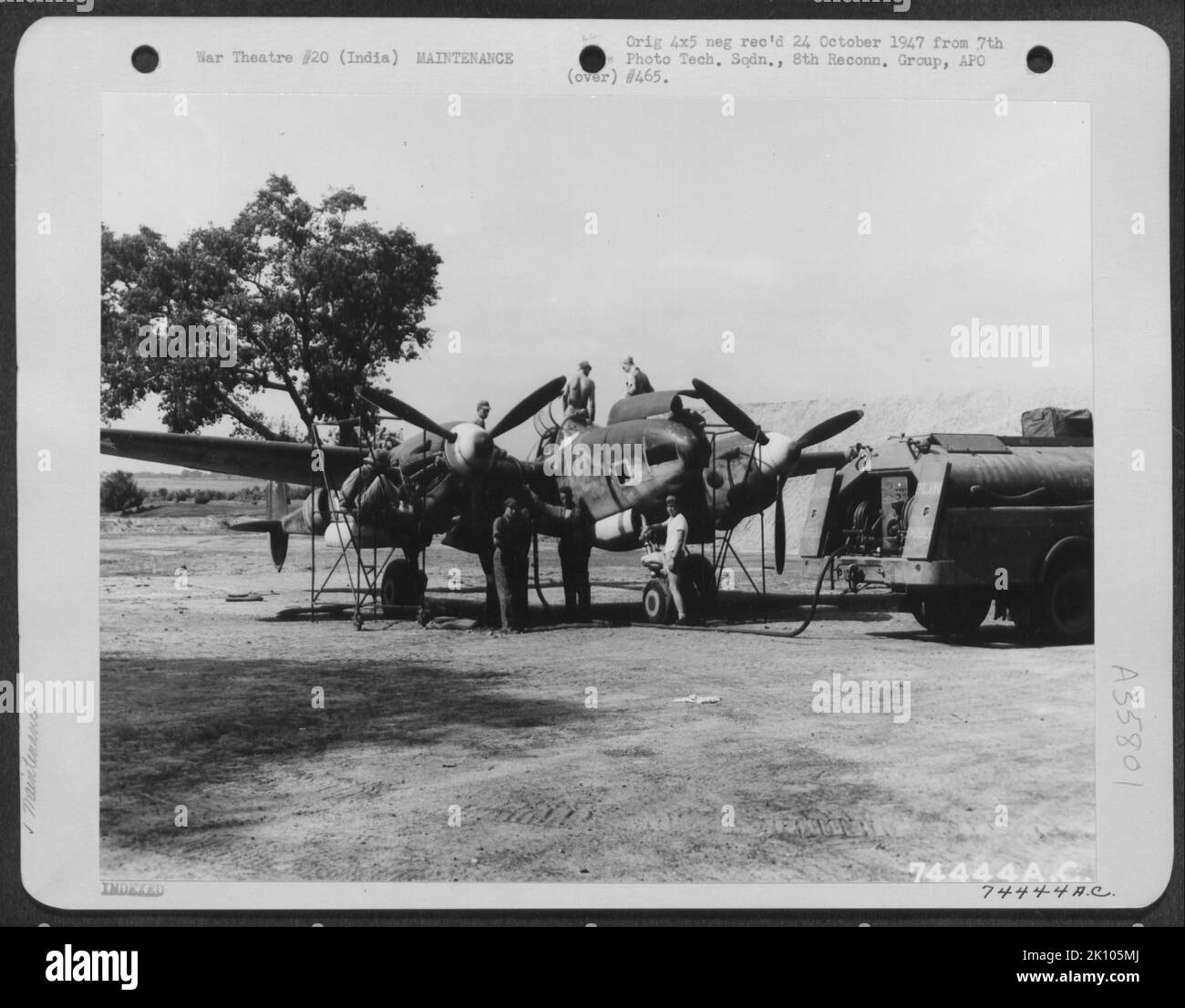Air force maintenance technicians Black and White Stock Photos & Images ...