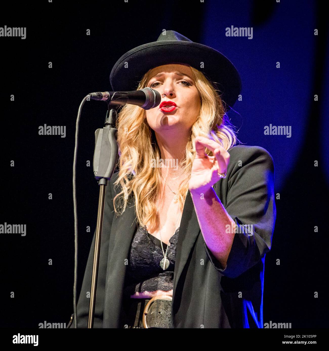Elles Bailey on vocals Stock Photo - Alamy