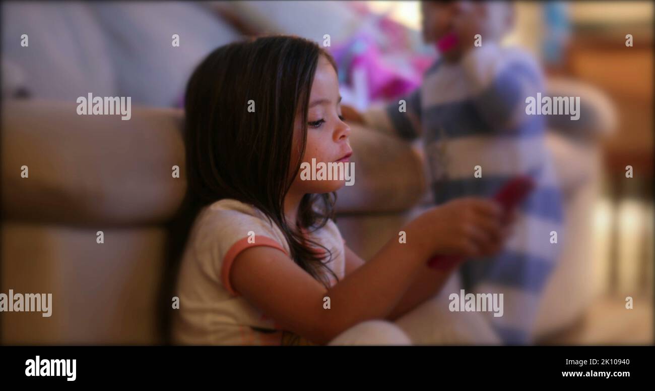 Girl staring at screen hi-res stock photography and images - Alamy