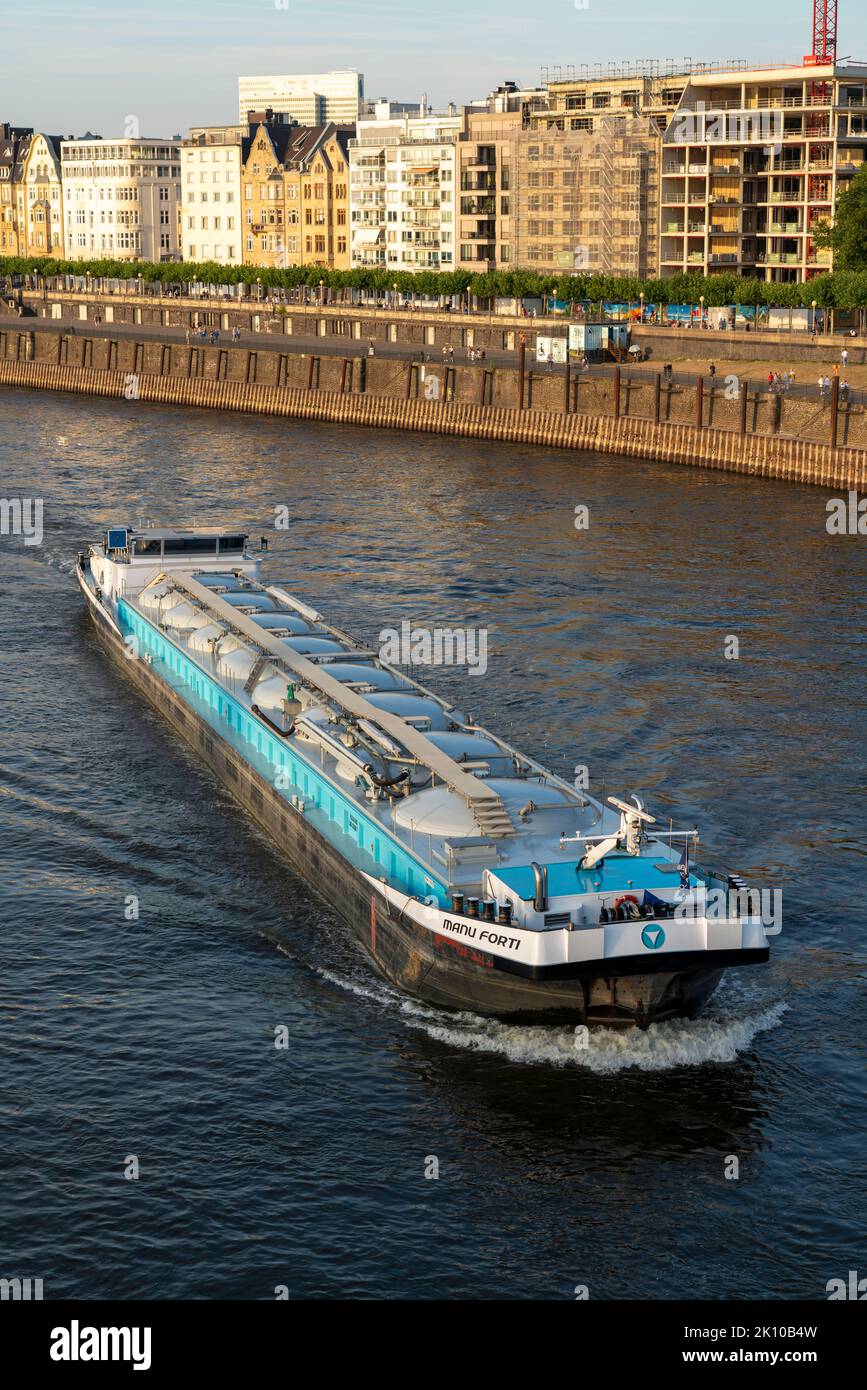 Pressure tanks hi-res stock photography and images - Alamy