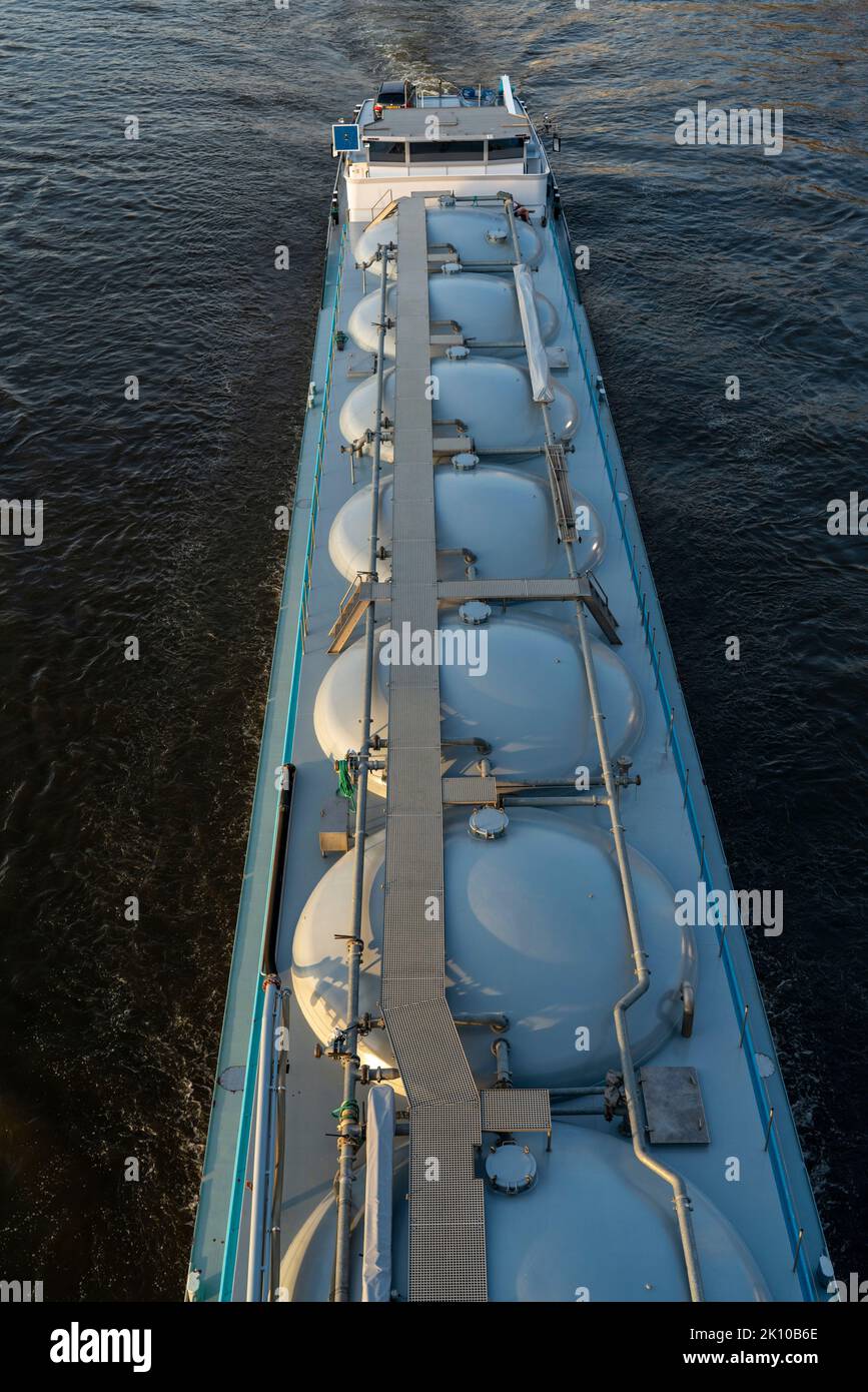 Pressure tanks hi-res stock photography and images - Alamy