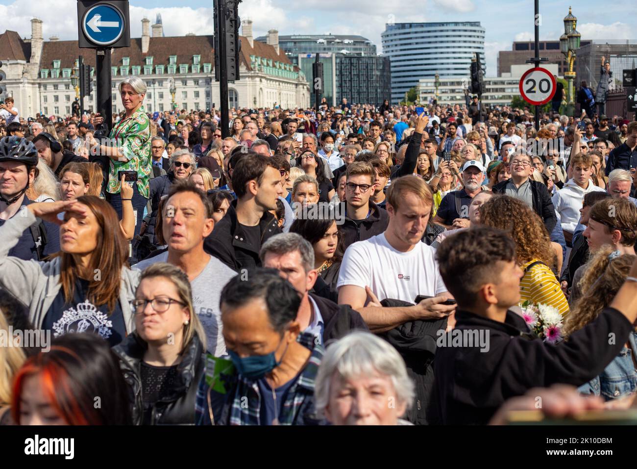 Crowd london queen hi-res stock photography and images - Alamy