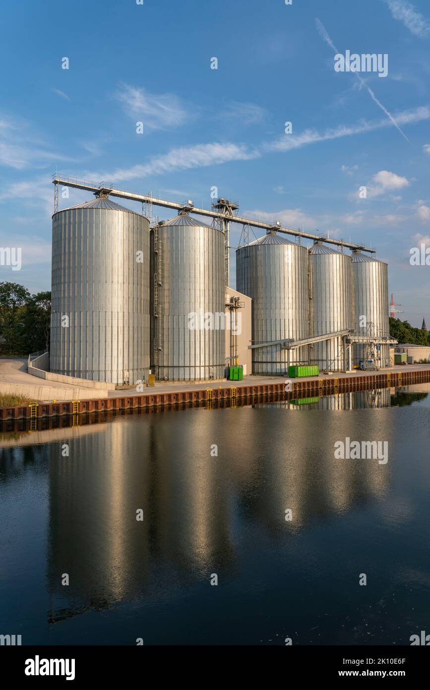 Silo facility, storage silo for grain and rapeseed, of the Raiffeisen ...