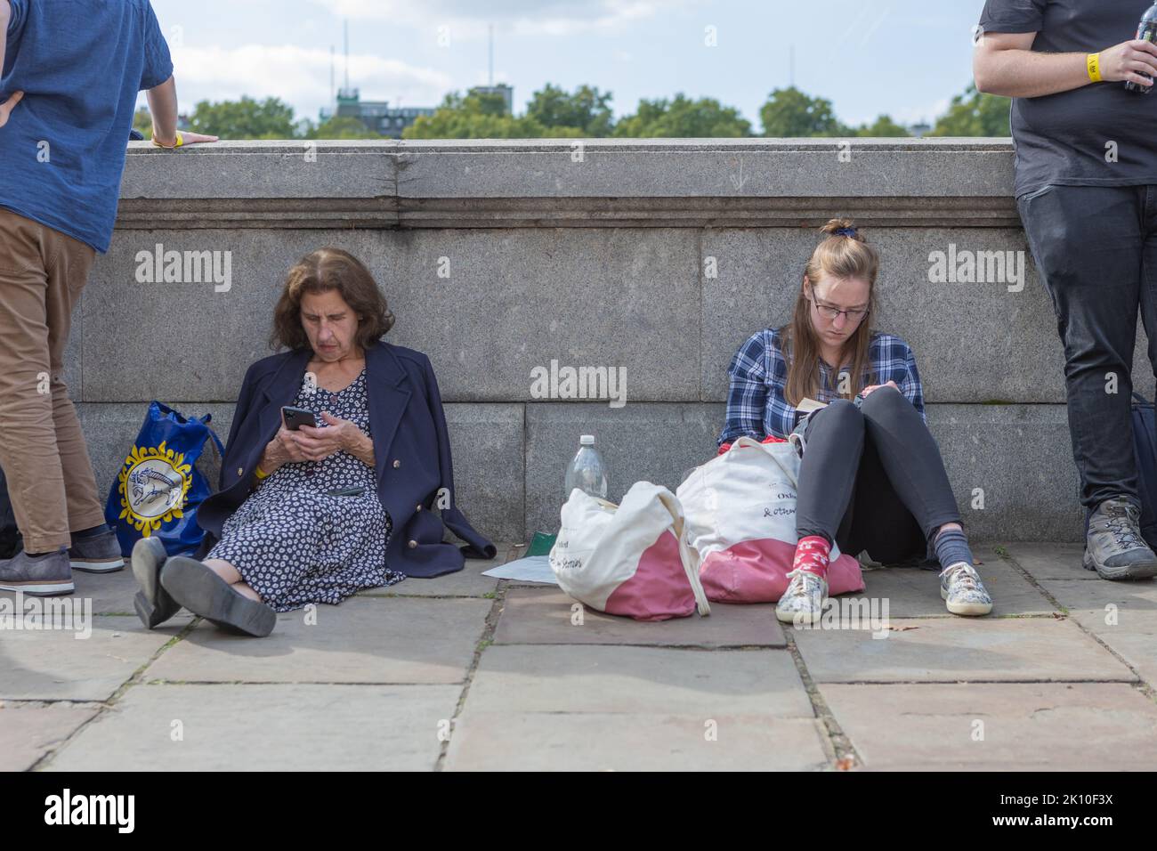 London, UK. 14th Sept, 2022. People queueing to pay their respect to ...