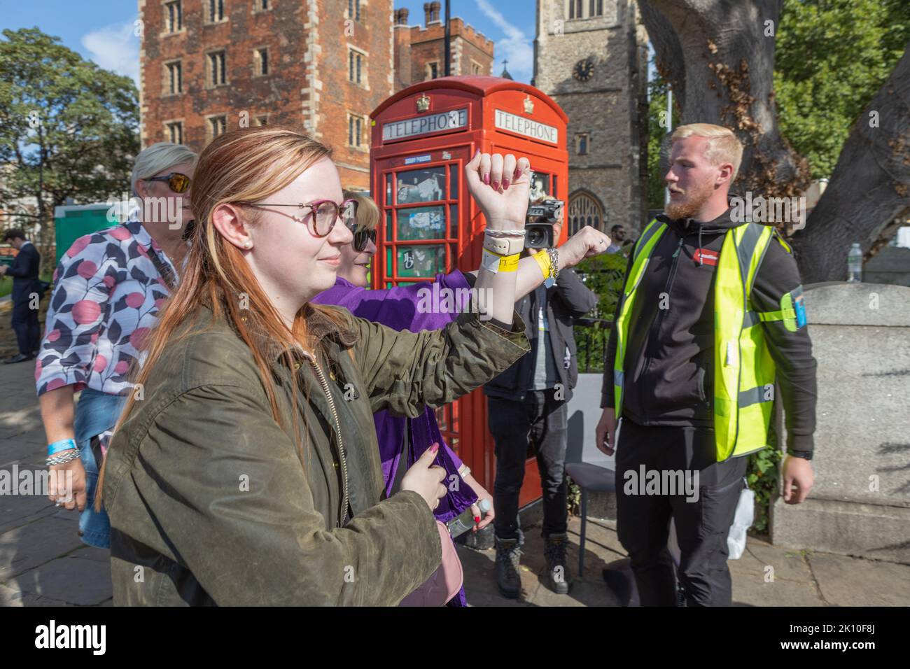 London, UK. 14th Sept, 2022. Some of the first people are allowed to ...