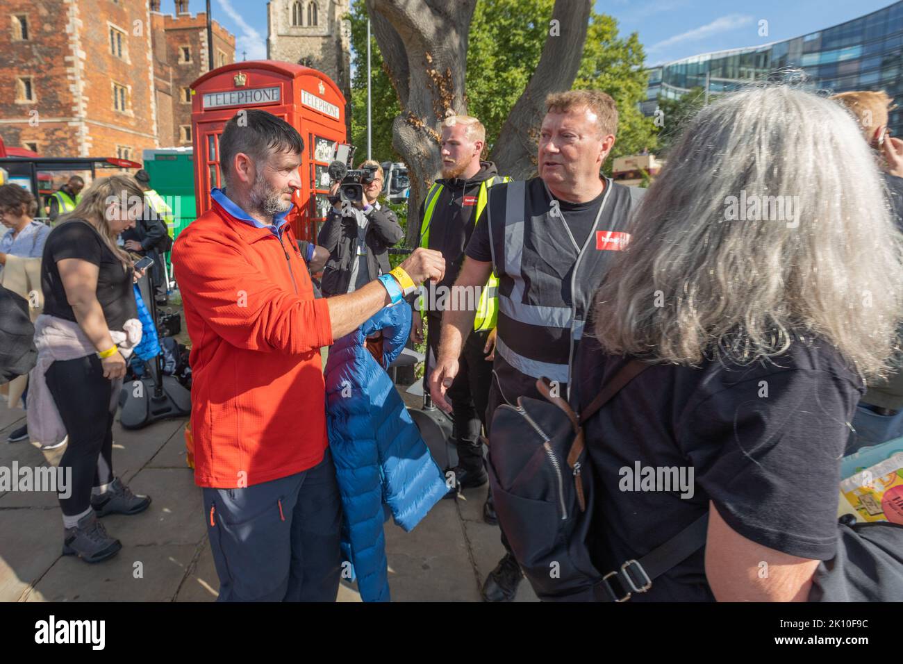 London, UK. 14th Sept, 2022. Some of the first people are allowed to ...