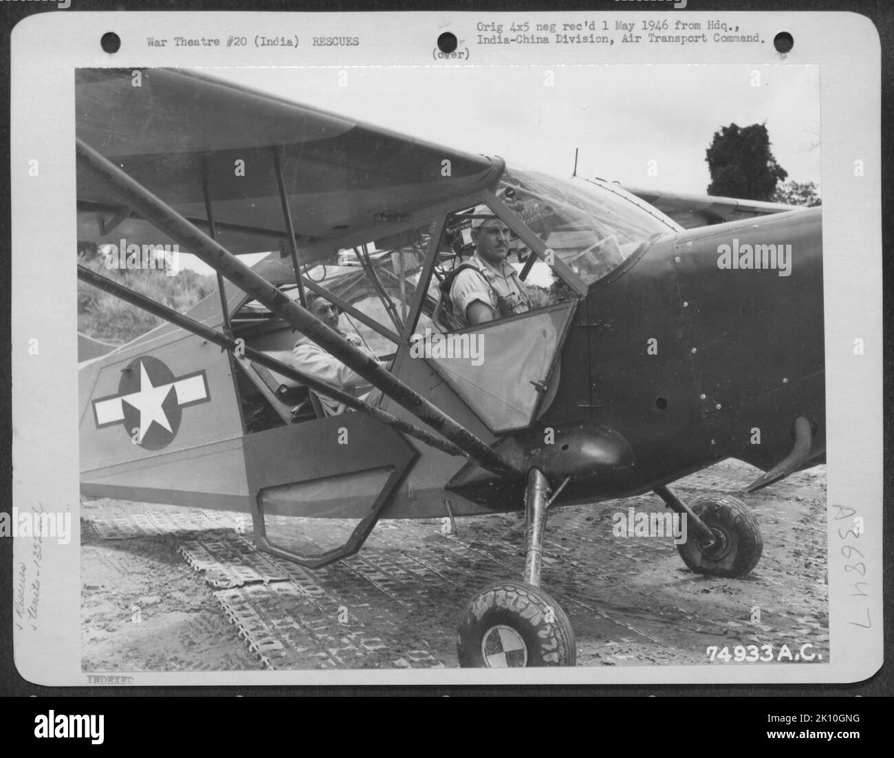 Wwii medical evacuation aircraft hi-res stock photography and images ...