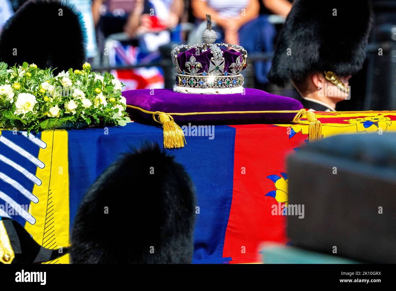 Her Majesty the Queen's crown on top of her coffin as it is transported ...