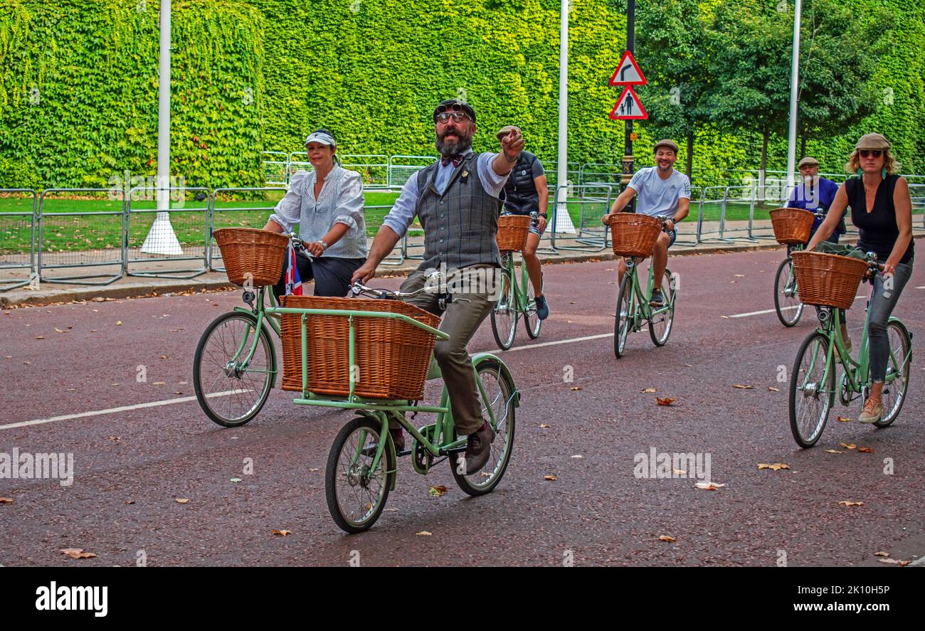 Bike Tour in London, England Stock Photo - Alamy