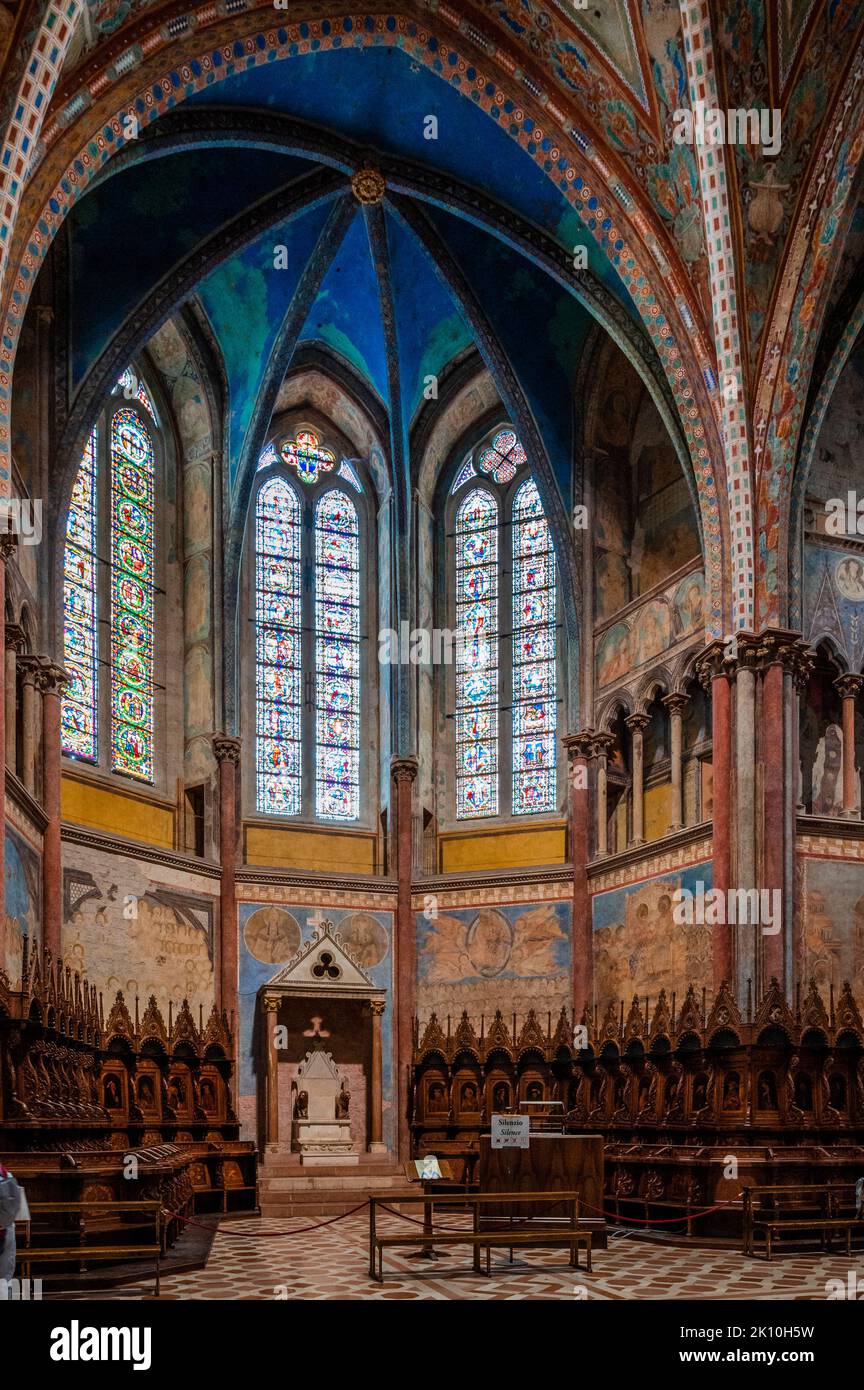 Antica basilica Papale di San Francesco di Assisi. Arte e religione ...