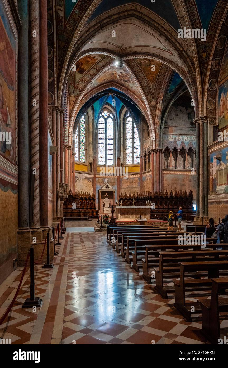 Antica basilica Papale di San Francesco di Assisi. Arte e religione ...