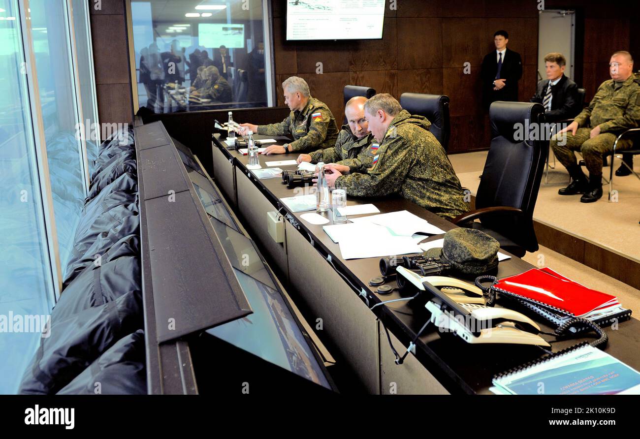 Putin and sergei shoigu 2022 hi-res stock photography and images - Alamy