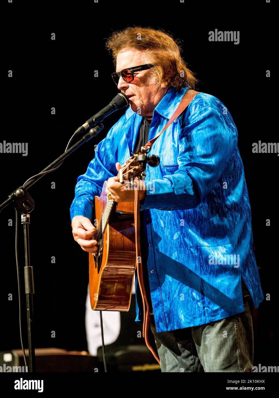 Don McLean on vocals & guitar Stock Photo - Alamy