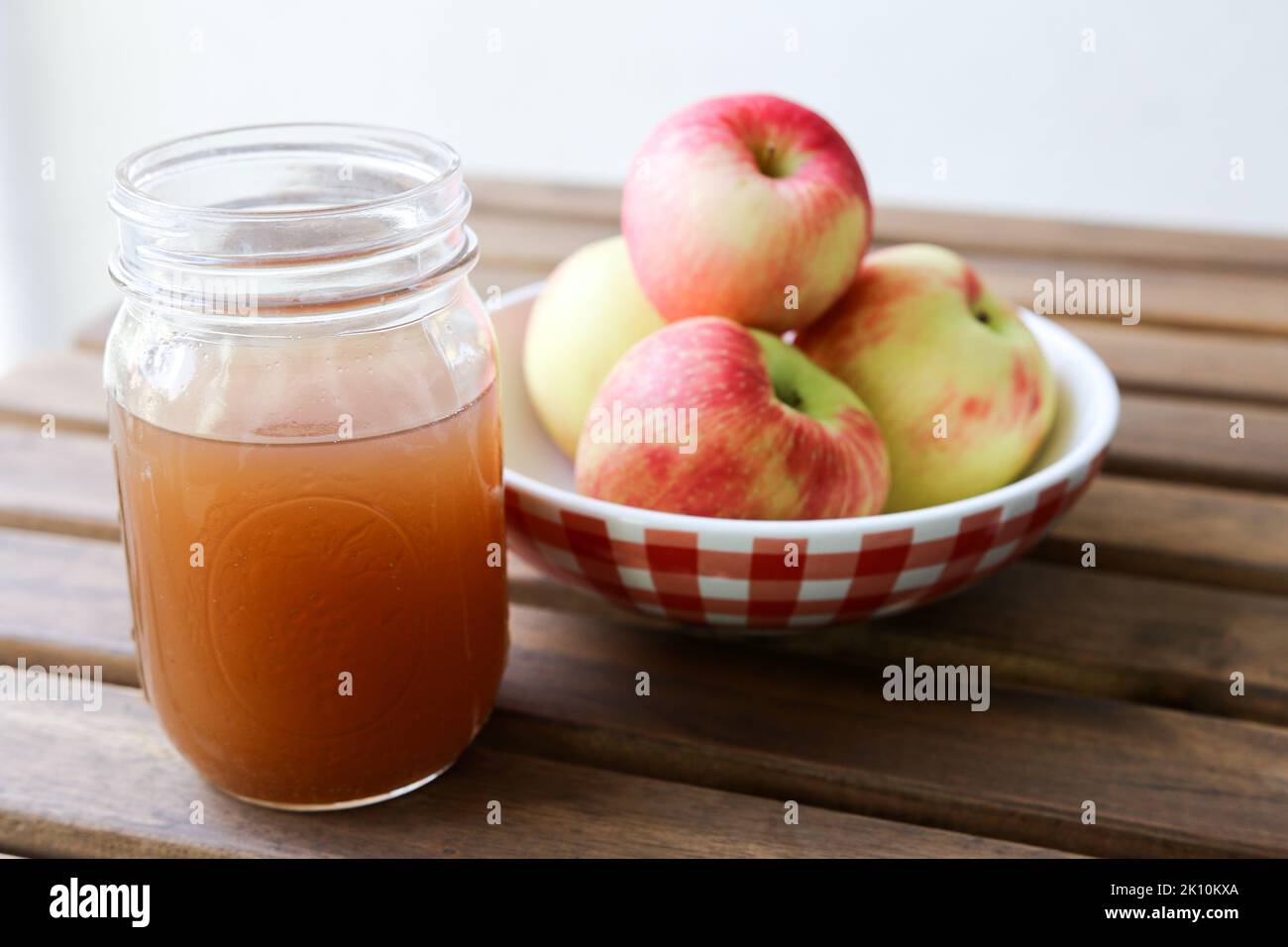 Honey crisp apple hi-res stock photography and images - Alamy