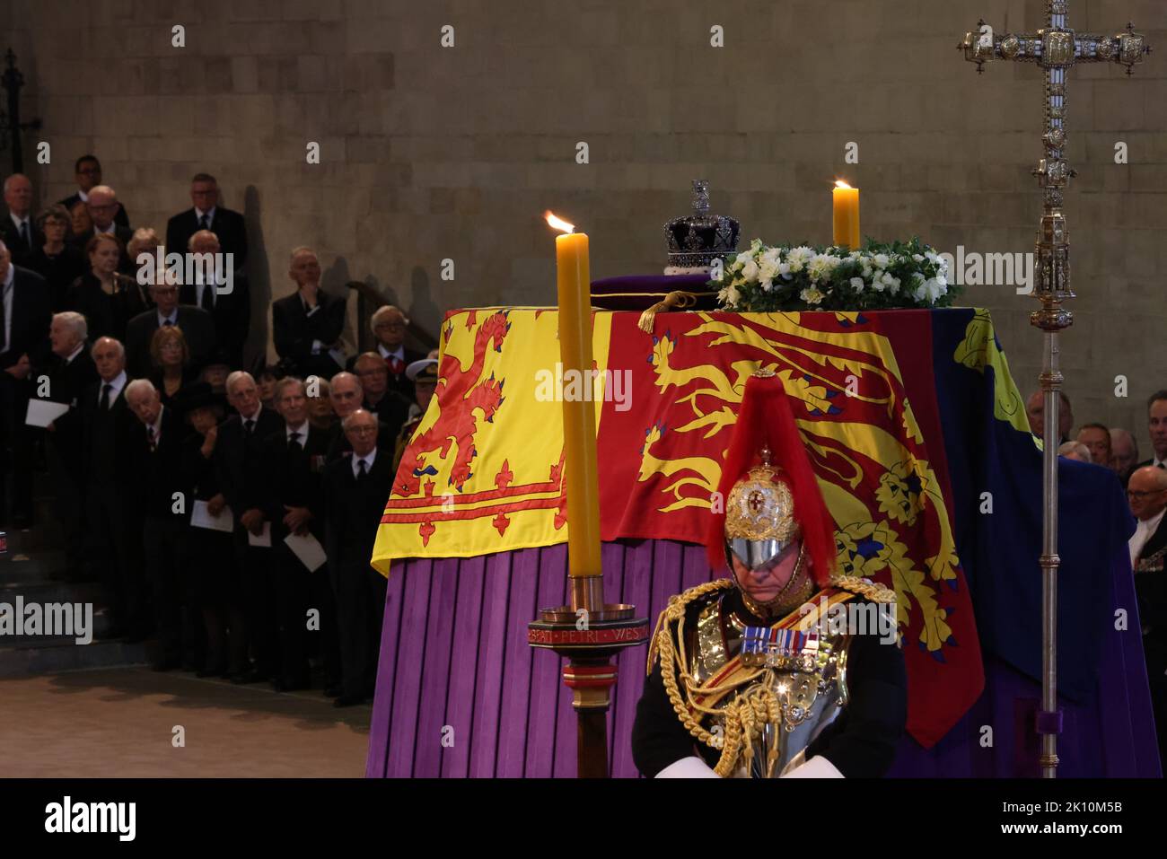 Queens laying in state westminster hall 2022 hi-res stock photography ...