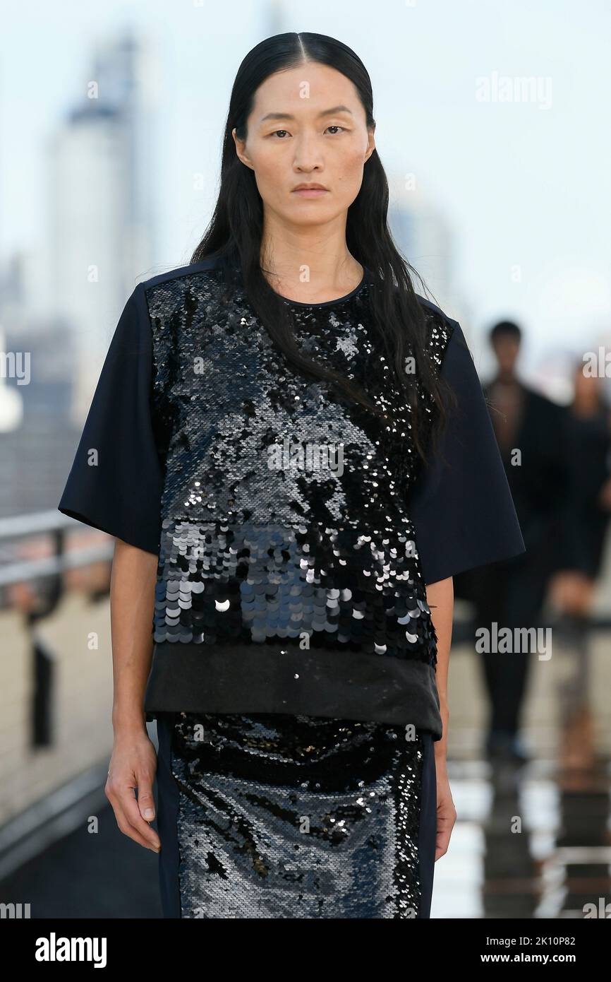 New York, Vereinigte Staaten. 13th Sep, 2022. COS SS23 runway during ...