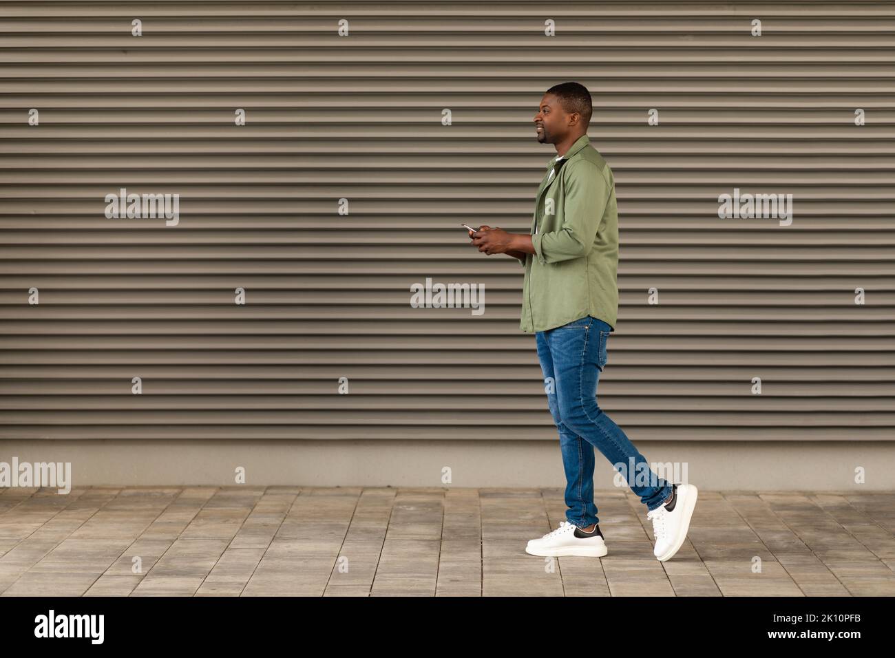 Urban communication hi-res stock photography and images - Alamy