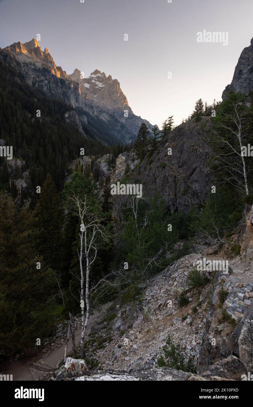The Inspiration Point Trail descending below the Cathedral Group of ...
