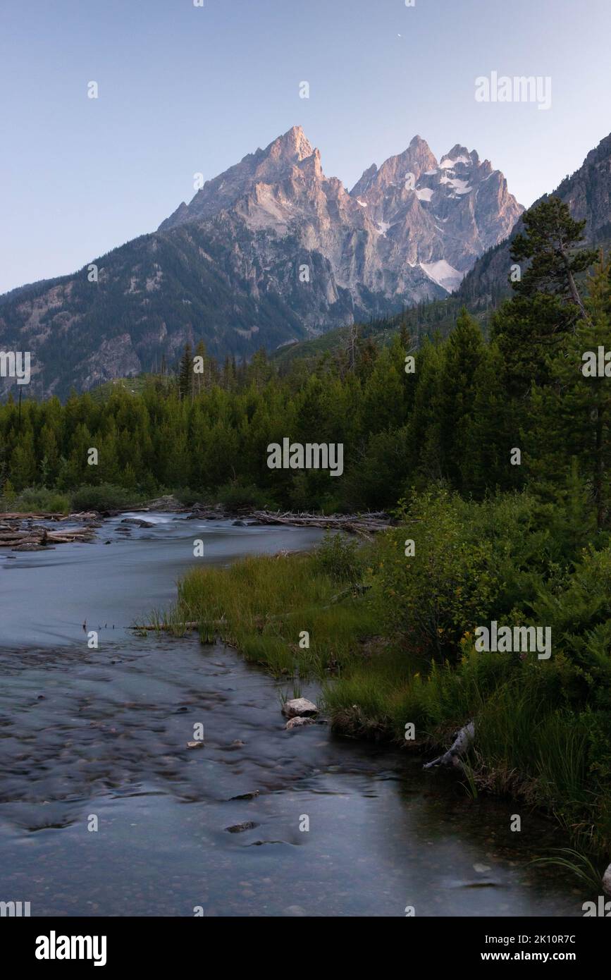 The brightest stars beginning to emerge over the Cathedral Group of ...