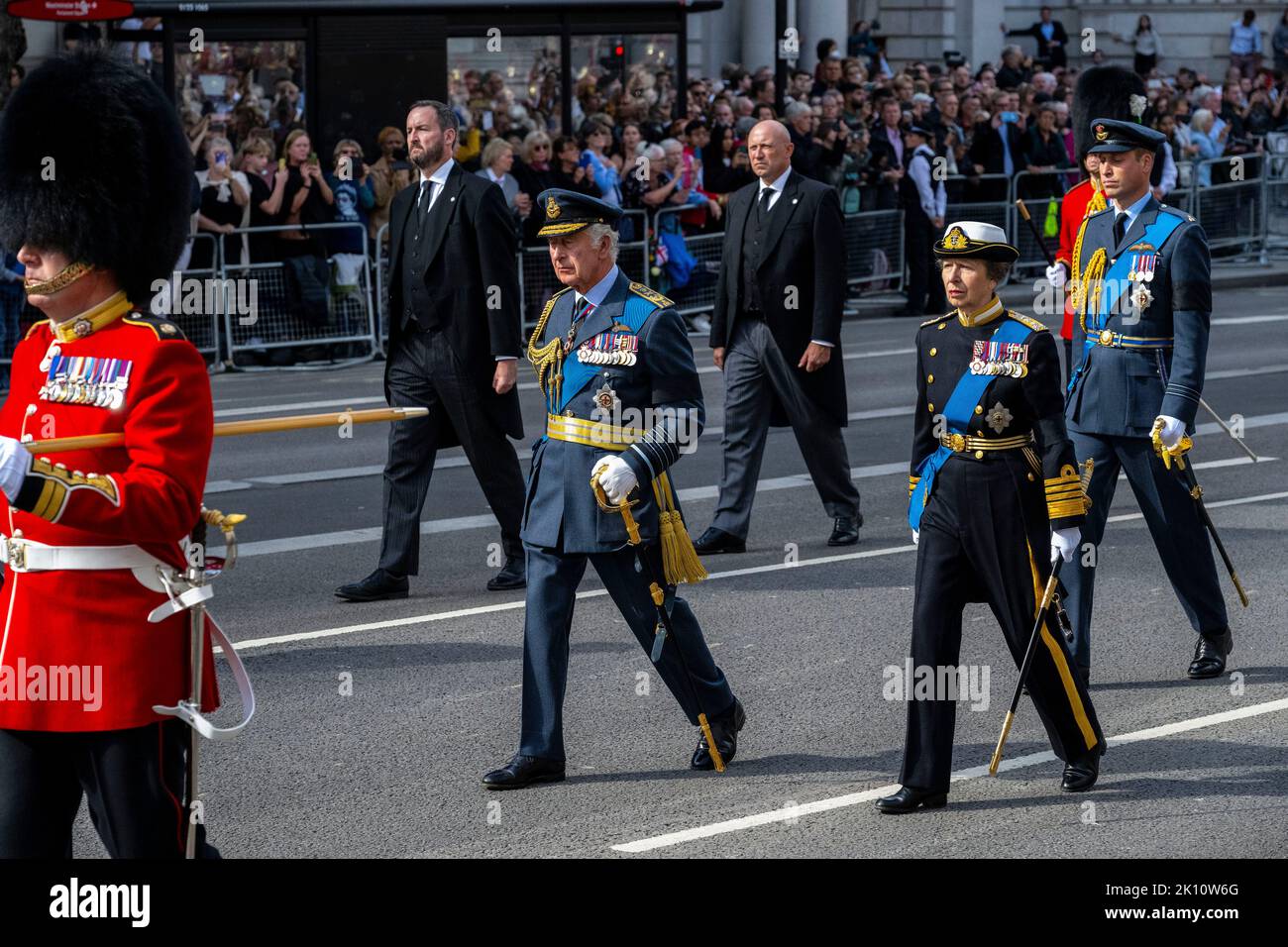 Queen Elizabeth II's coffin is taken in procession Buckingham Palace to ...