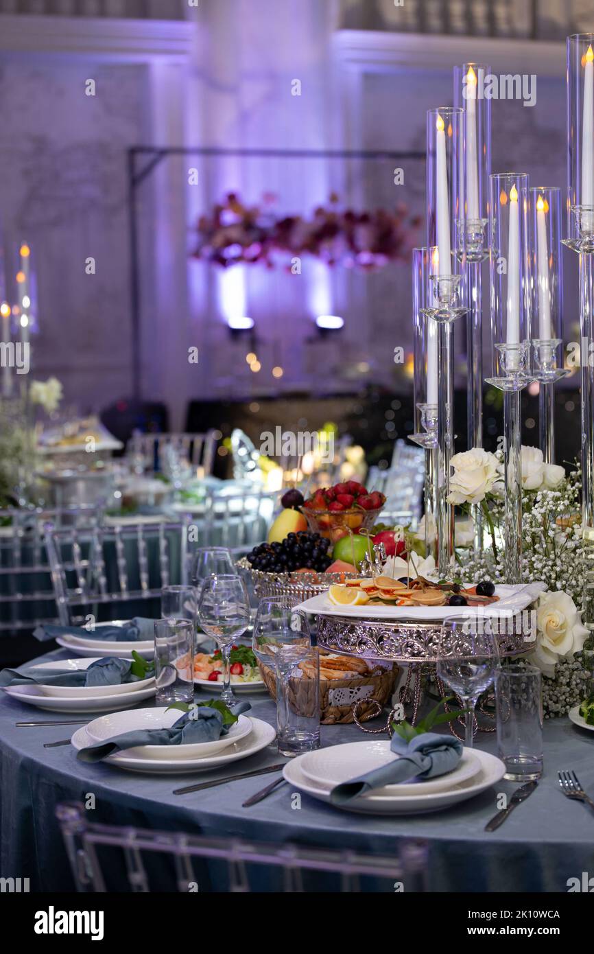 A set table for a celebration in the banquet hall Stock Photo - Alamy