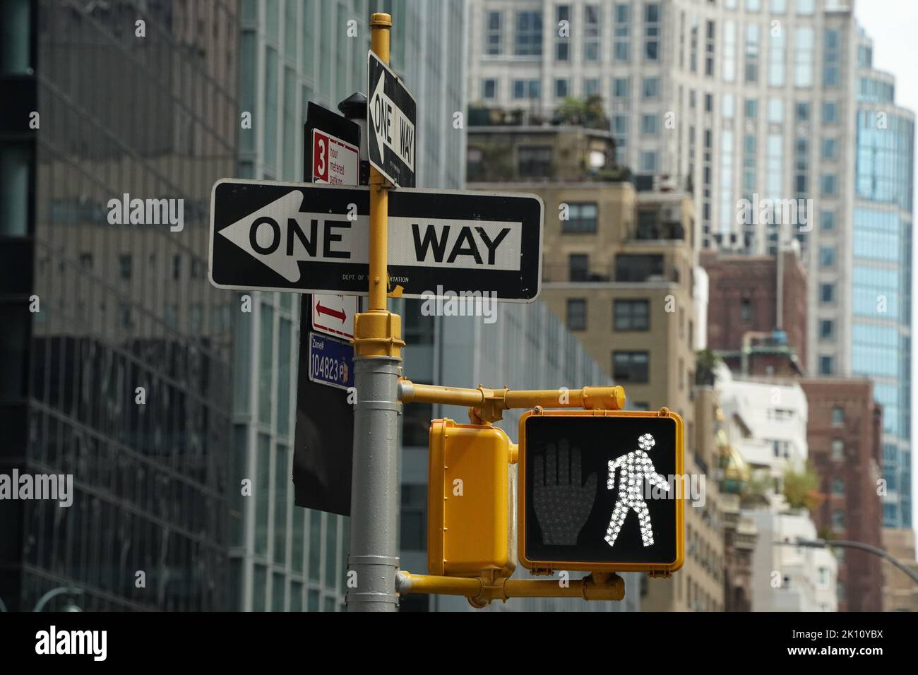 new york city street traffic light detail Stock Photo - Alamy