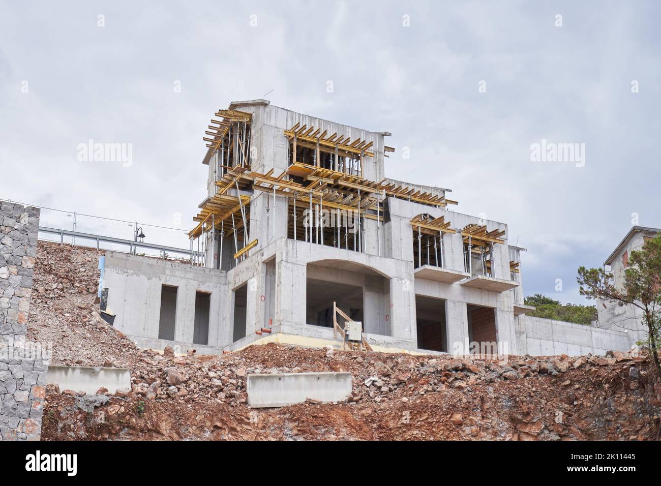 Modern reinforced concrete house under construction Stock Photo - Alamy