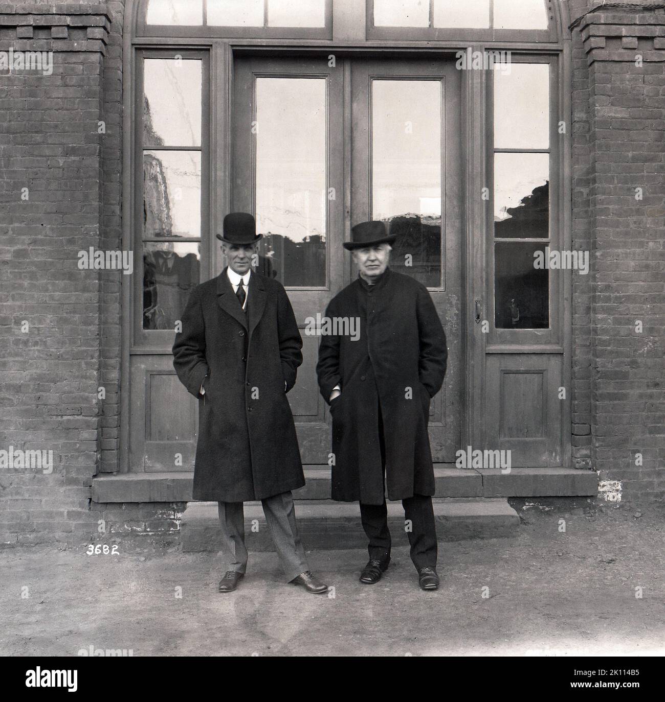 Henry Ford and Thomas Edison in front of Building 5 at Edison's West ...