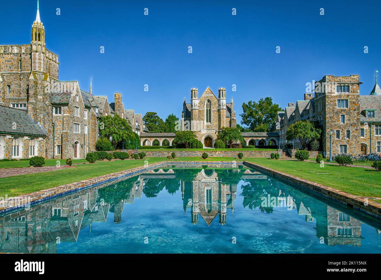 College dorm hi-res stock photography and images - Alamy